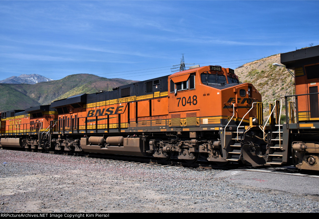 BNSF 7048
